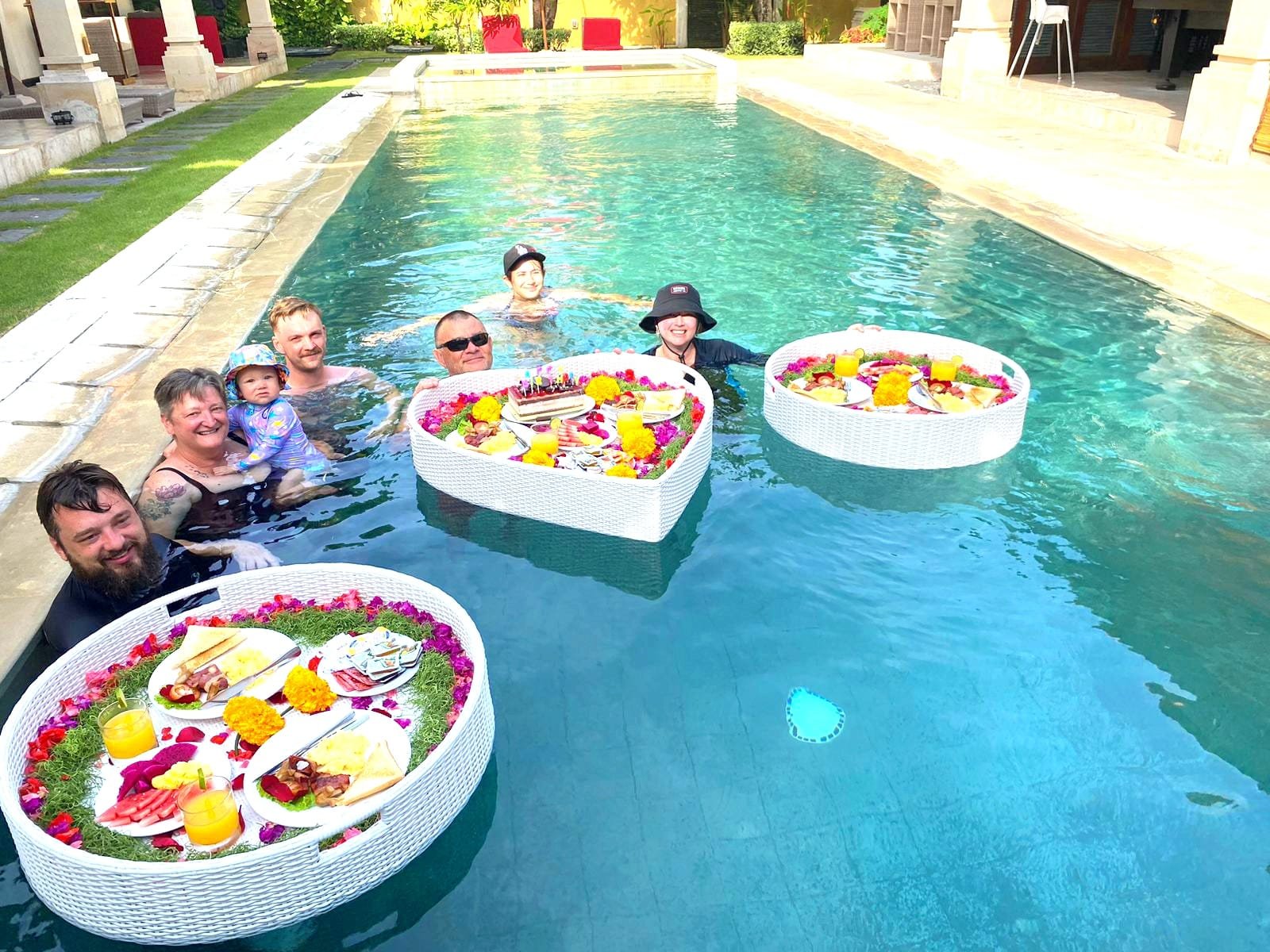 Floating Breakfast - Villa Bugis